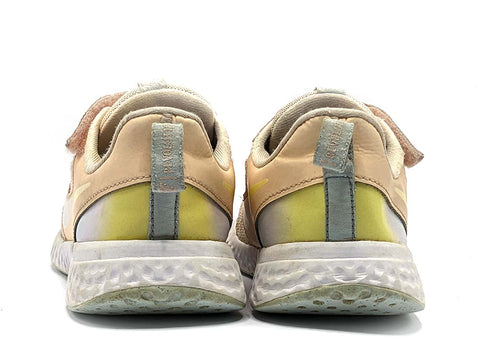 Nike Revolution 5 SE – Replay