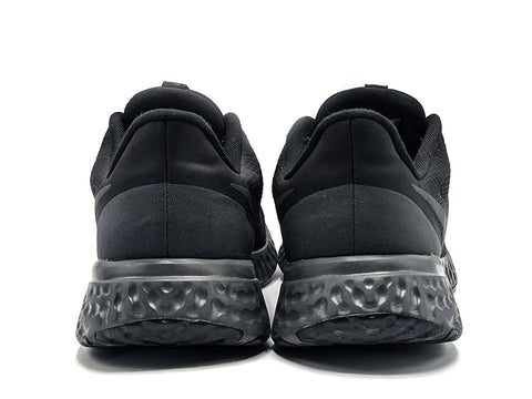 Nike Revolution 5 – Replay